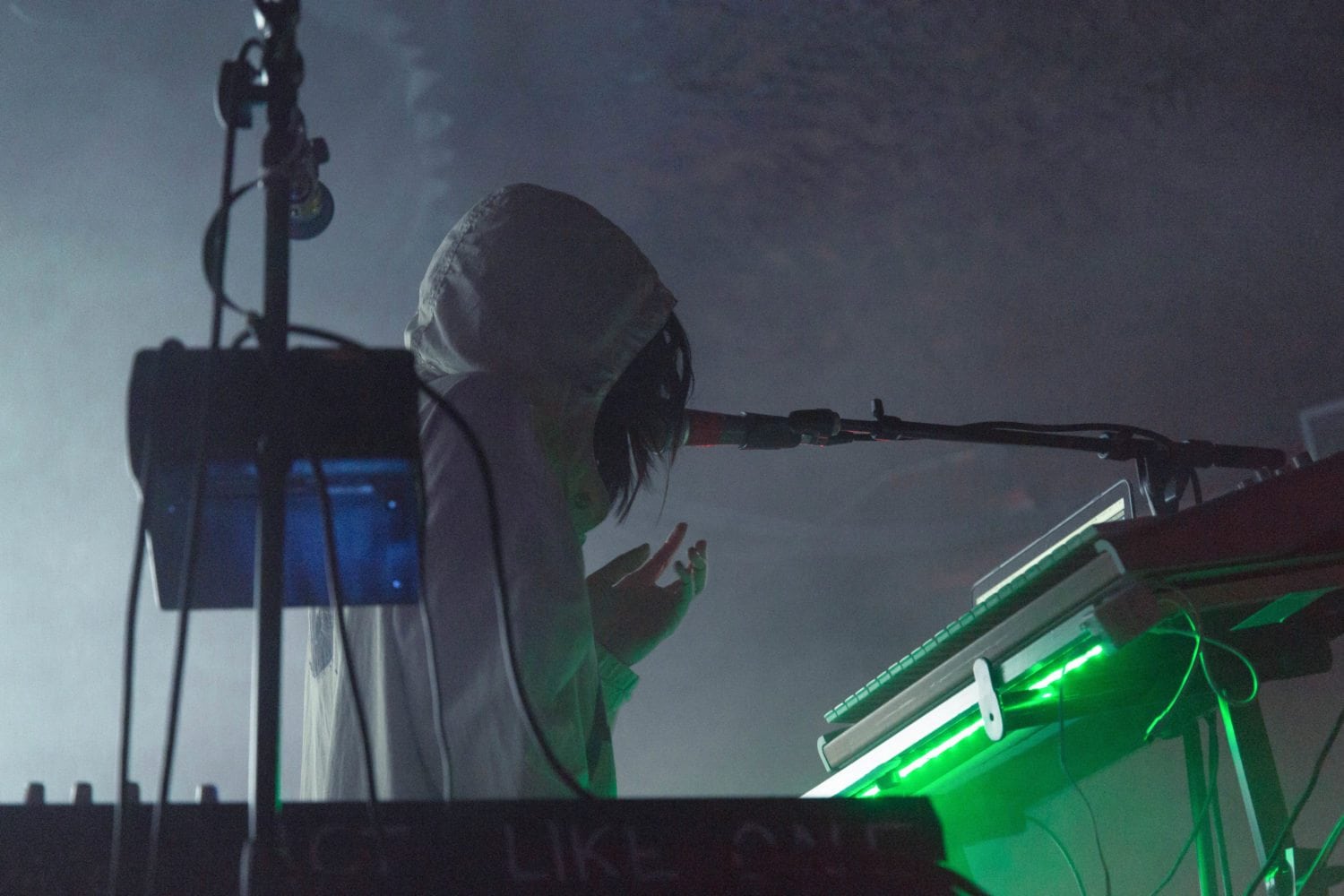 Elohim Brings Sensations to Seattle (Photo Recap)