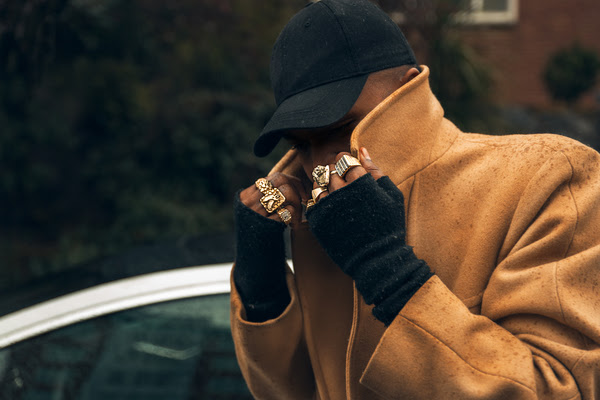 Raz Simone Shares Impressive Visual For Song "Fingeroll"