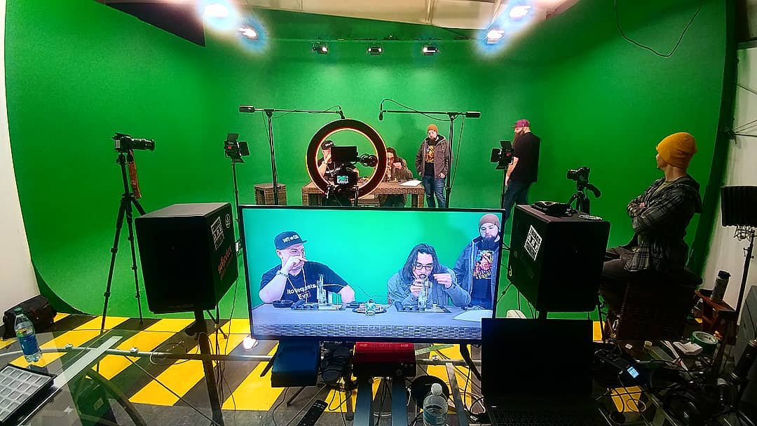 The Dab Roast Throws A Stoner Spin On The Celebrity Interview Show