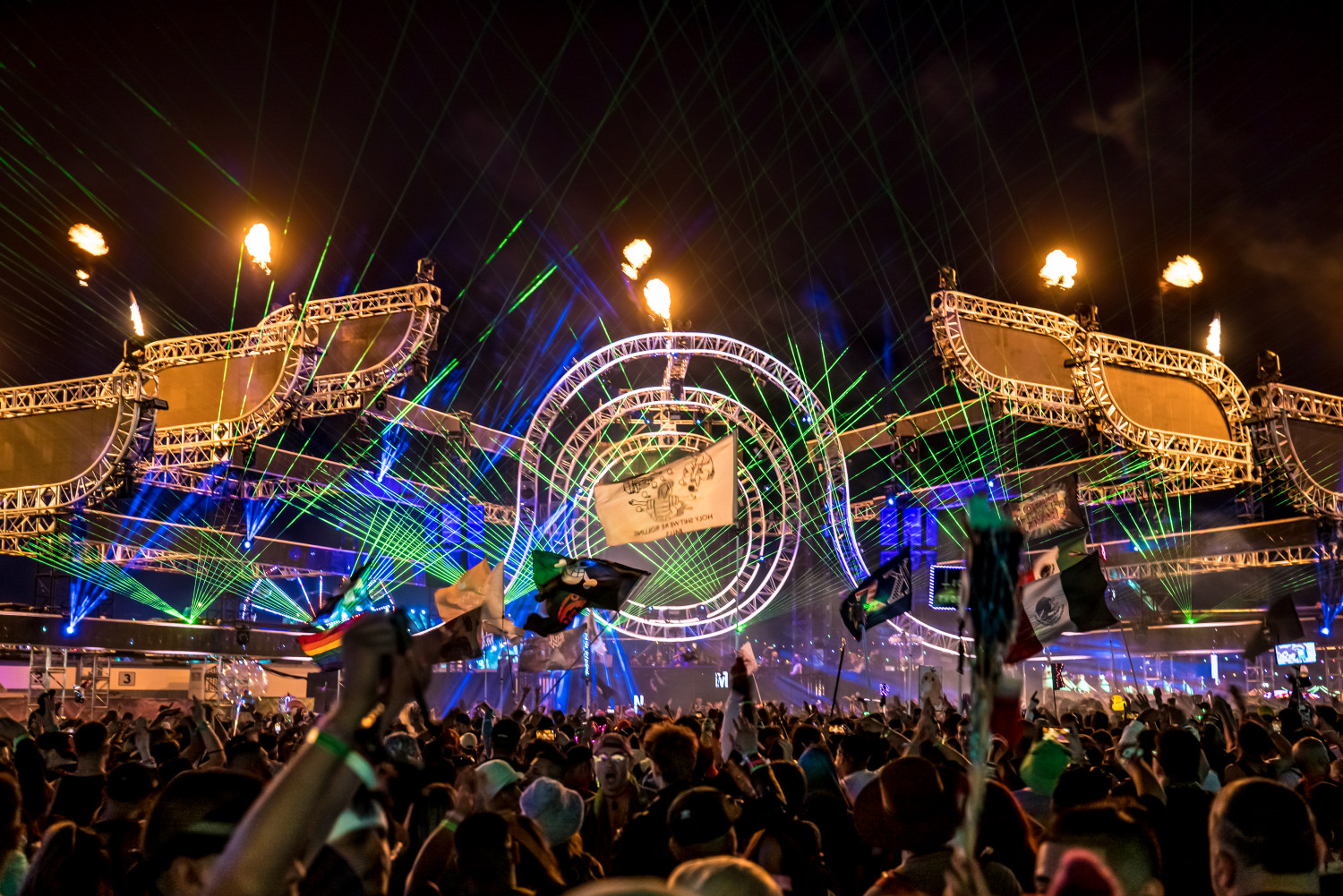 EDC Las Vegas Recap: Celebrity Appearances, Show-Stopping Performances ...
