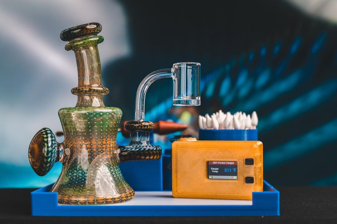Official DabTray Simplifies Mobile Dabbing With Their Pocket Thermometer