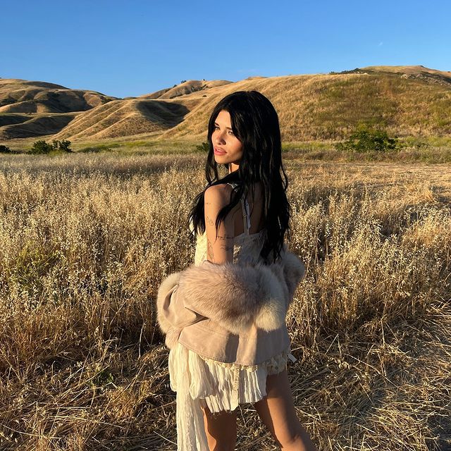 TikTok Star Nessa Barrett Flips The Perspective In New Love Anthem "Die ...